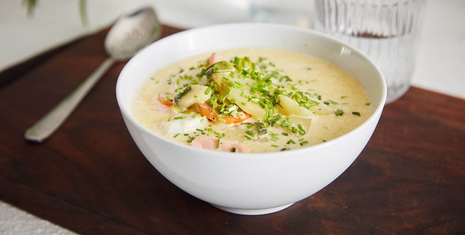 Kermainen kalakeitto lohesta ja turskasta | Blåband FI